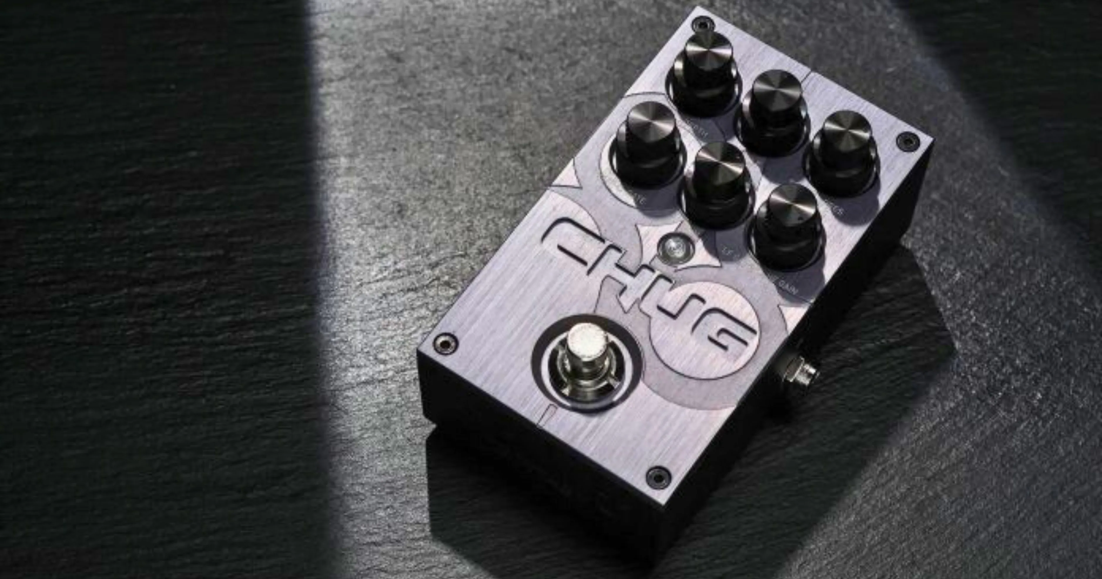 Pedal CHUG Solar: a distorção definitiva para riffs pesados