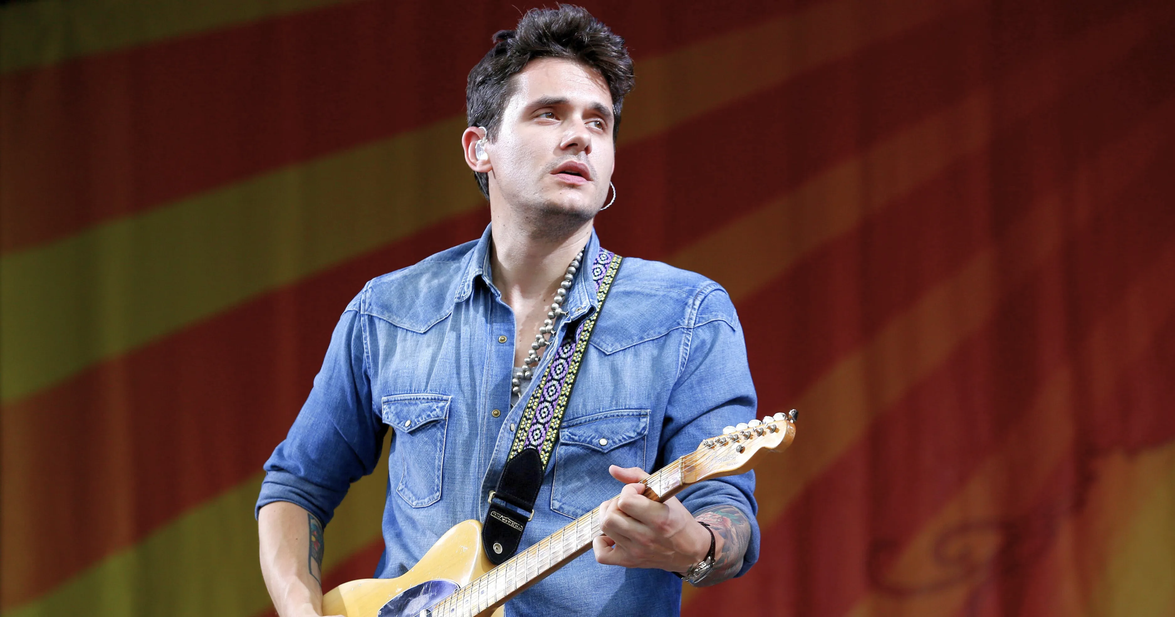 O pedal que todo jovem guitarrista deveria comprar, segundo John Mayer