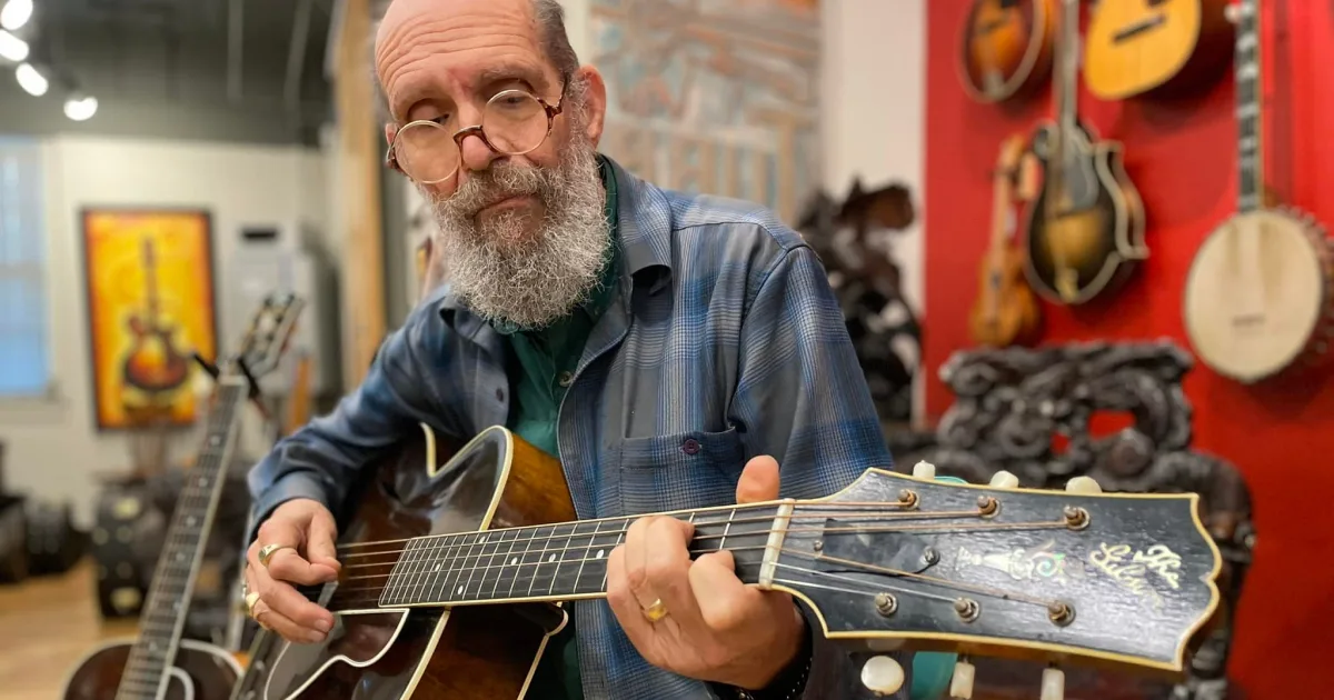 George Gruhn, especialista em guitarras vintage, revela se o formato do ...