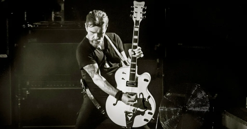 Billy Duffy entra no debate e revela o que pesa mais no timbre ...